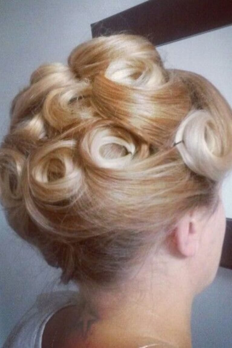 17 Pin-Up Hairstyles For A Vintage Look In 2024