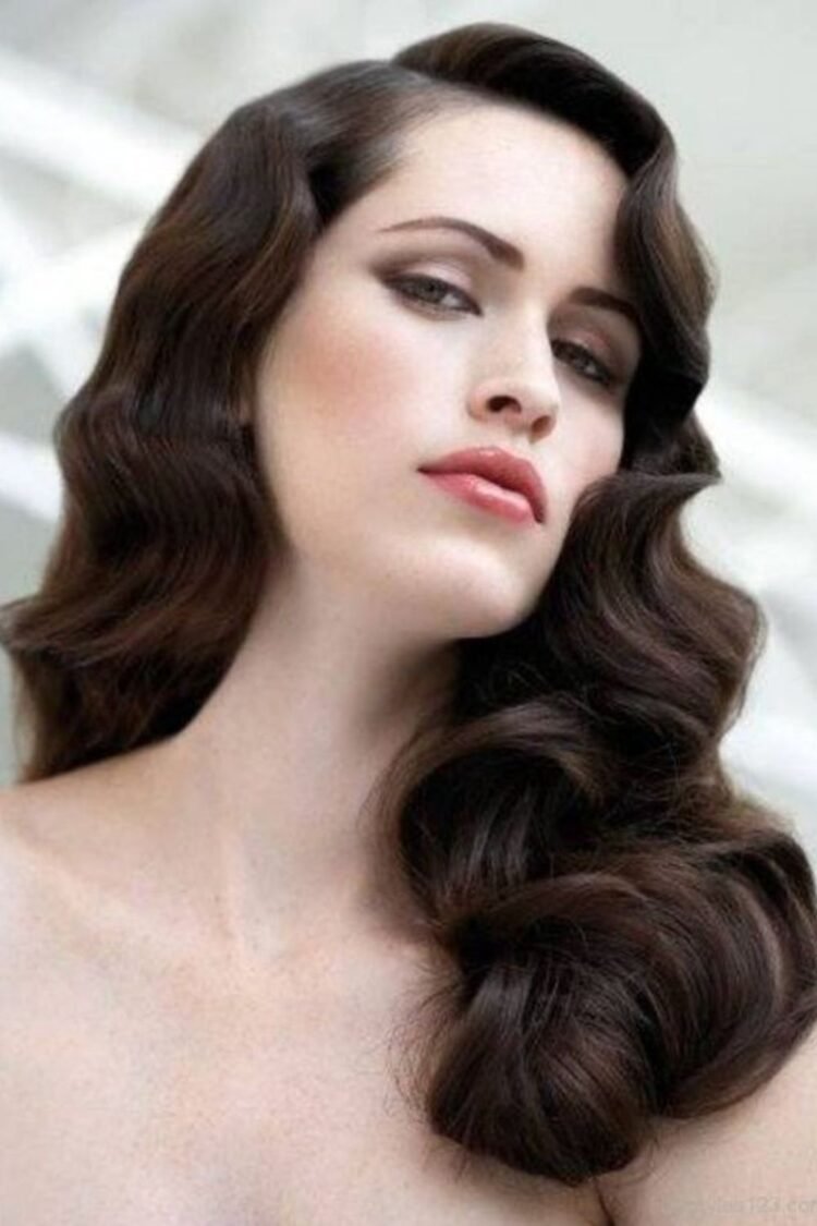 17 Pin-Up Hairstyles For A Vintage Look In 2024
