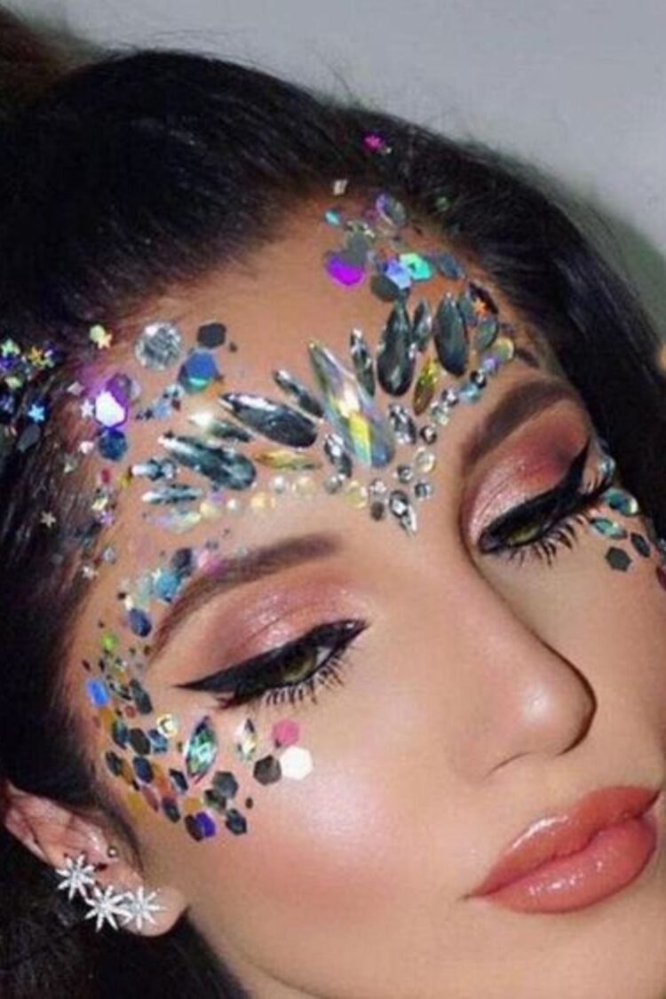 7 Flawless Gypsy Makeup Looks To Rock This Halloween