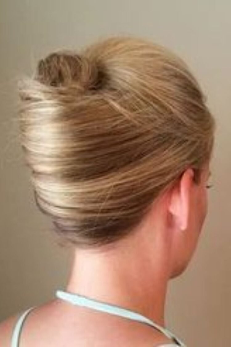 15 Chic & Practical Hairstyles For A Waitress