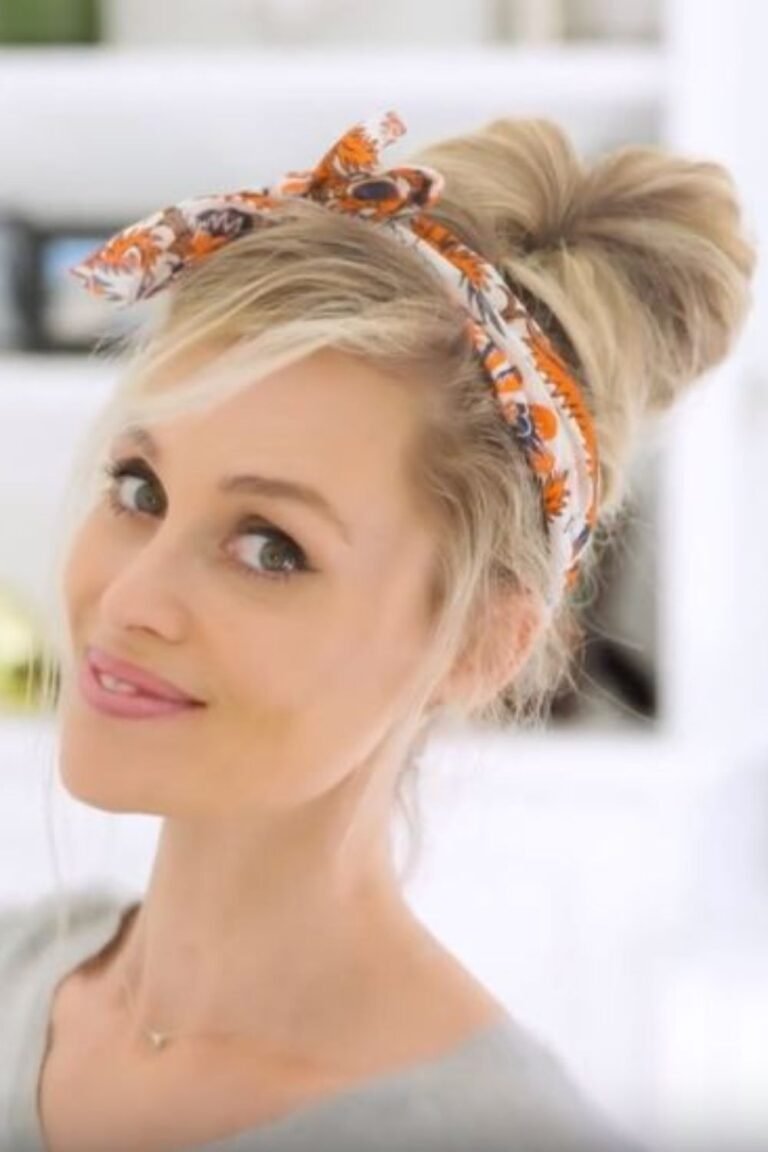 15 Chic & Practical Hairstyles For A Waitress