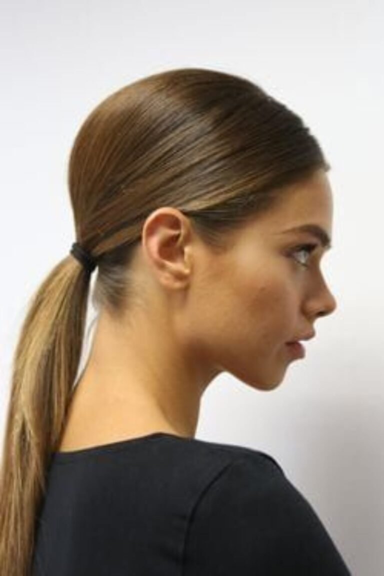 15 Chic & Practical Hairstyles For A Waitress