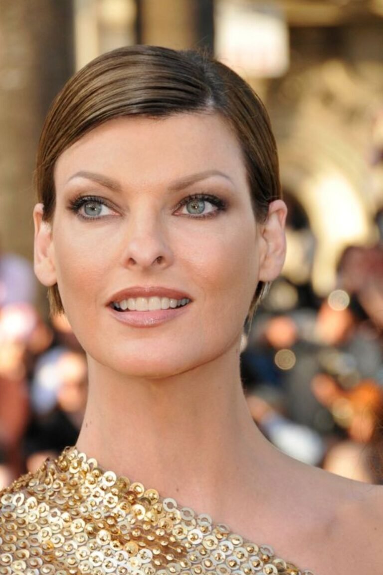 Top 12 Older Women Models To Embrace Ageless Beauty