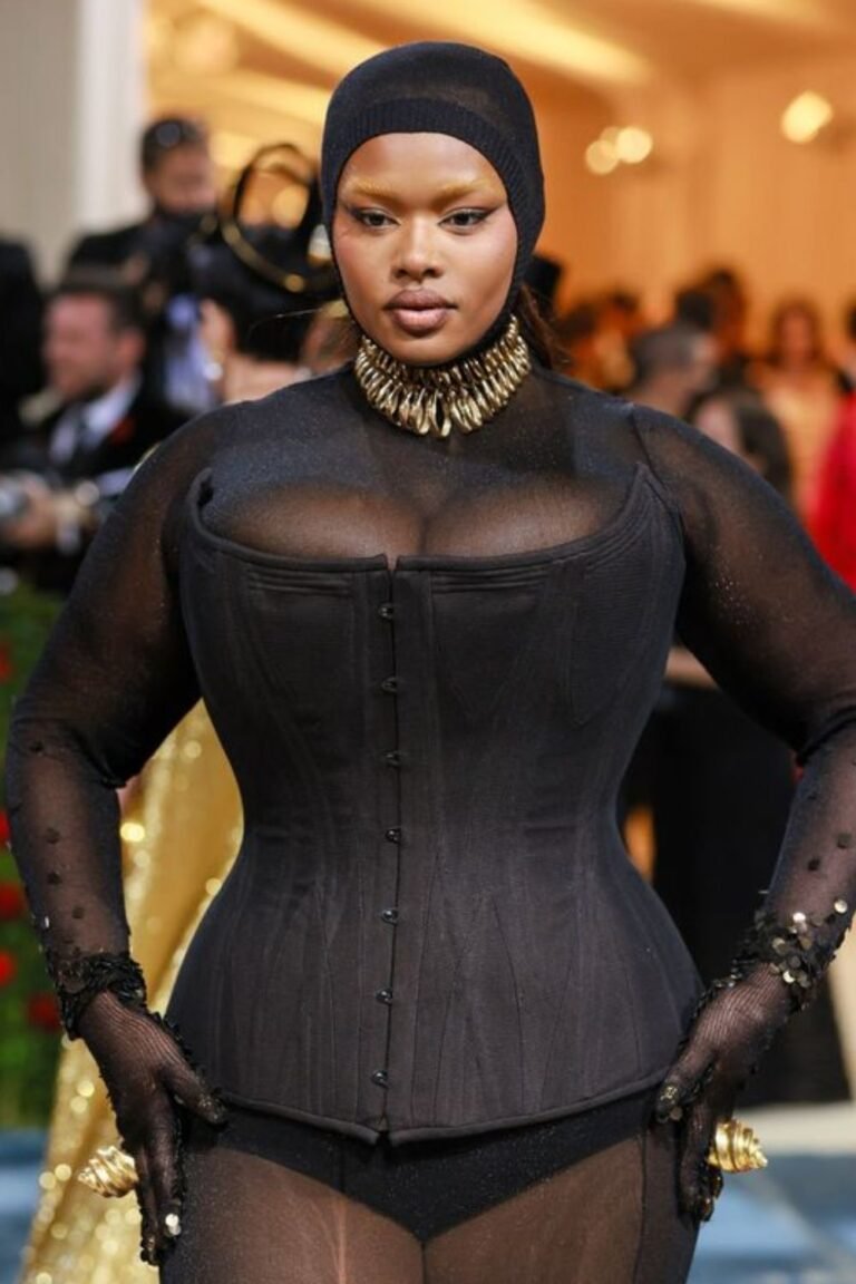 Top 9 Stunning Mid-Size Models Breaking Fashion Stereotypes