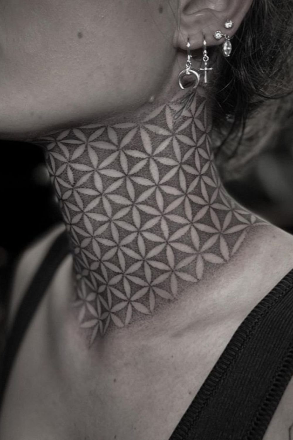26 Celestial Star Neck Tattoo Ideas For Beauty