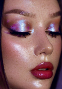 13 Stunning 90s Makeup Looks To Relive Your Retro Glamour