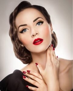 10 Red Lipstick Makeup Looks For Endless Inspiration
