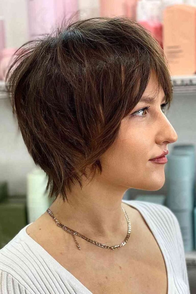 33 Trendy Chin-Length Haircuts For A Stunning Look