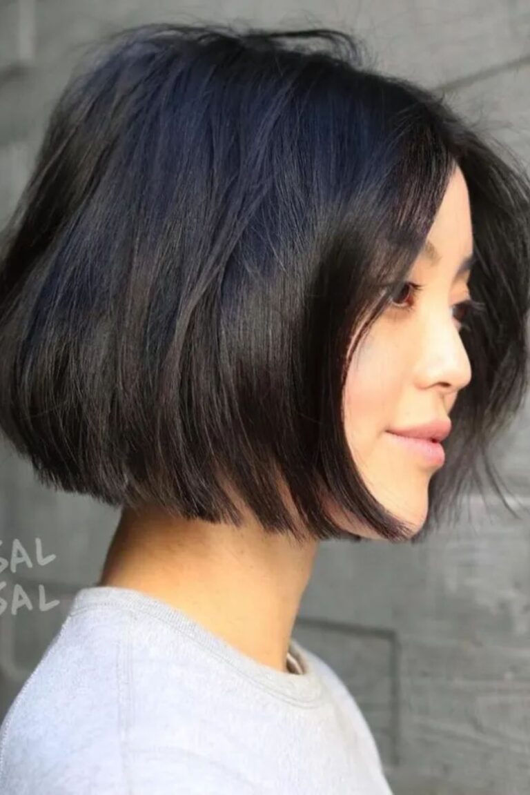 33 Trendy Chin-Length Haircuts For A Stunning Look