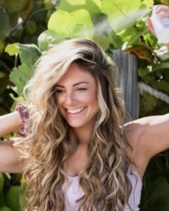 Top 15 Trendy Hawaiian Hairstyles That You Should Give A Try