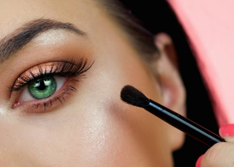Top 15 Eye Makeup Ideas For Black Dress To Captivate Charm