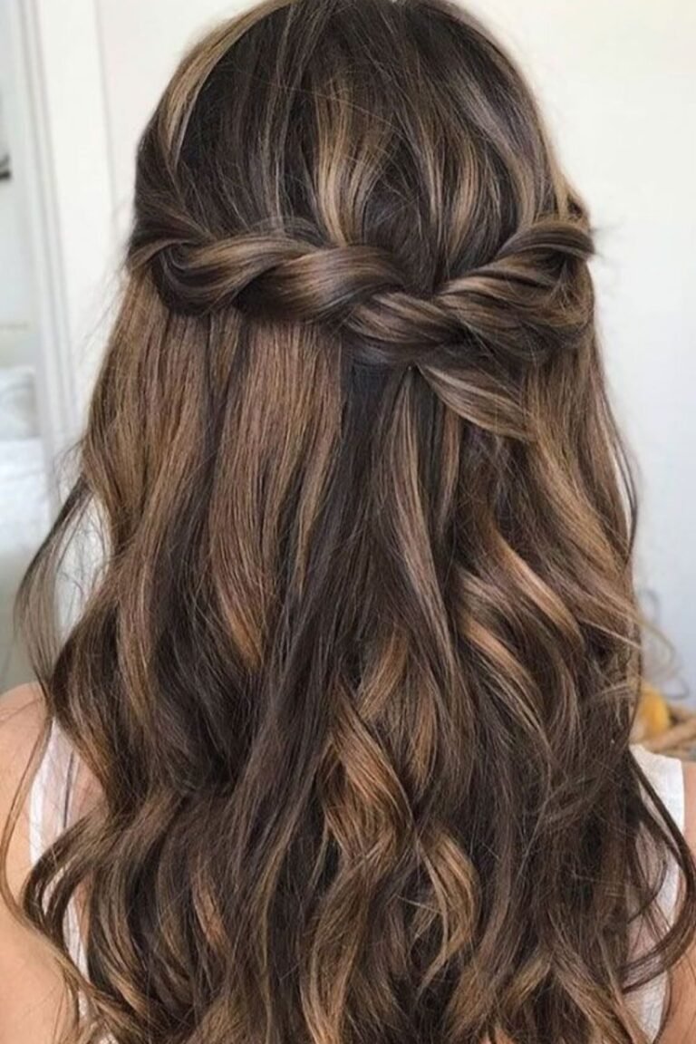13 French Pin Hairstyles for a Chic and Timeless Style
