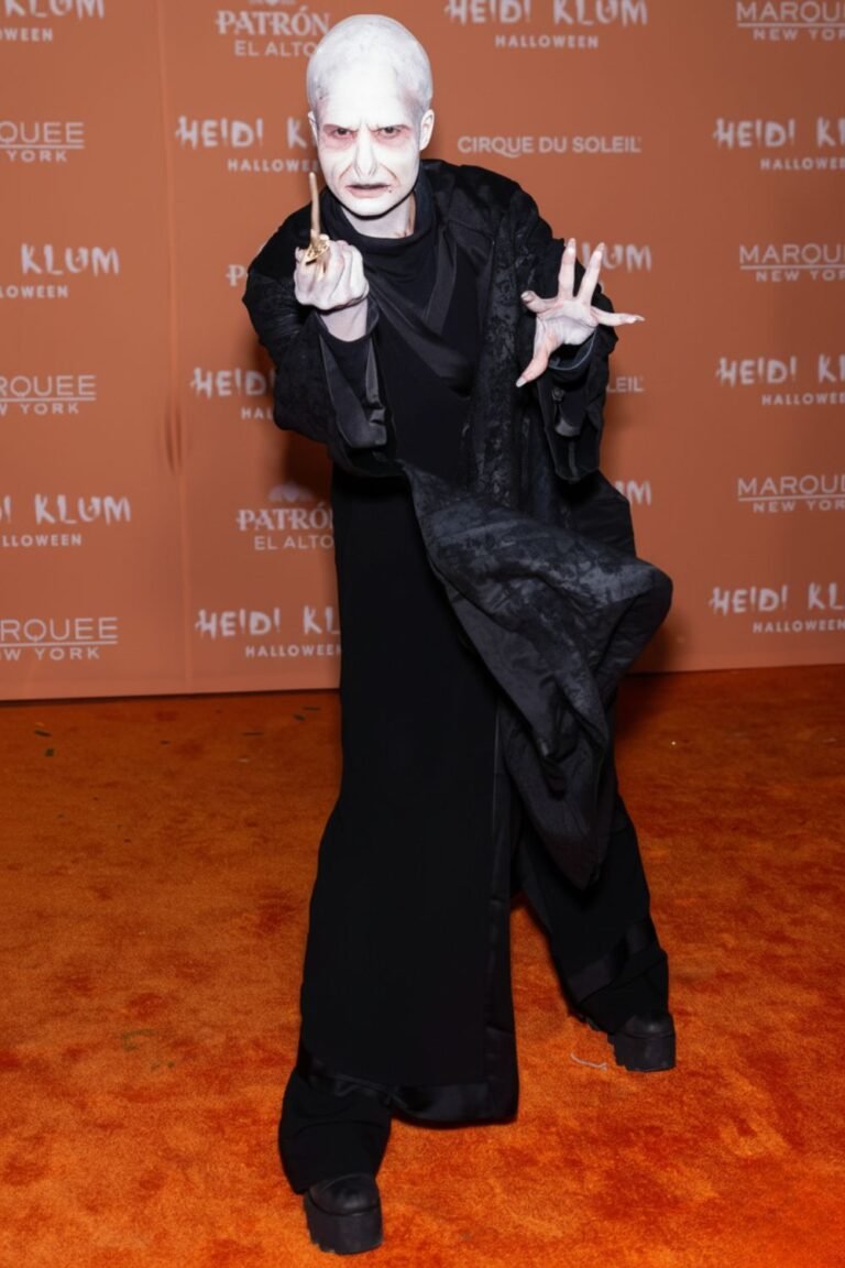 23 Scary Halloween Costumes That Will Freak Everyone Out